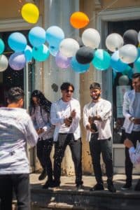 Sabrer le champagne : C'est quoi ? Comment faire ? | Bar à Champagne
